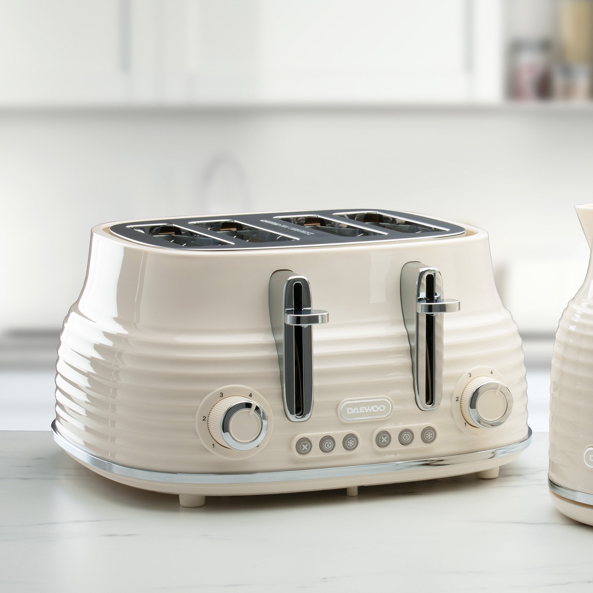 Daewoo Sienna 4 Slice Toaster Cream | Aldiss of Norfolk