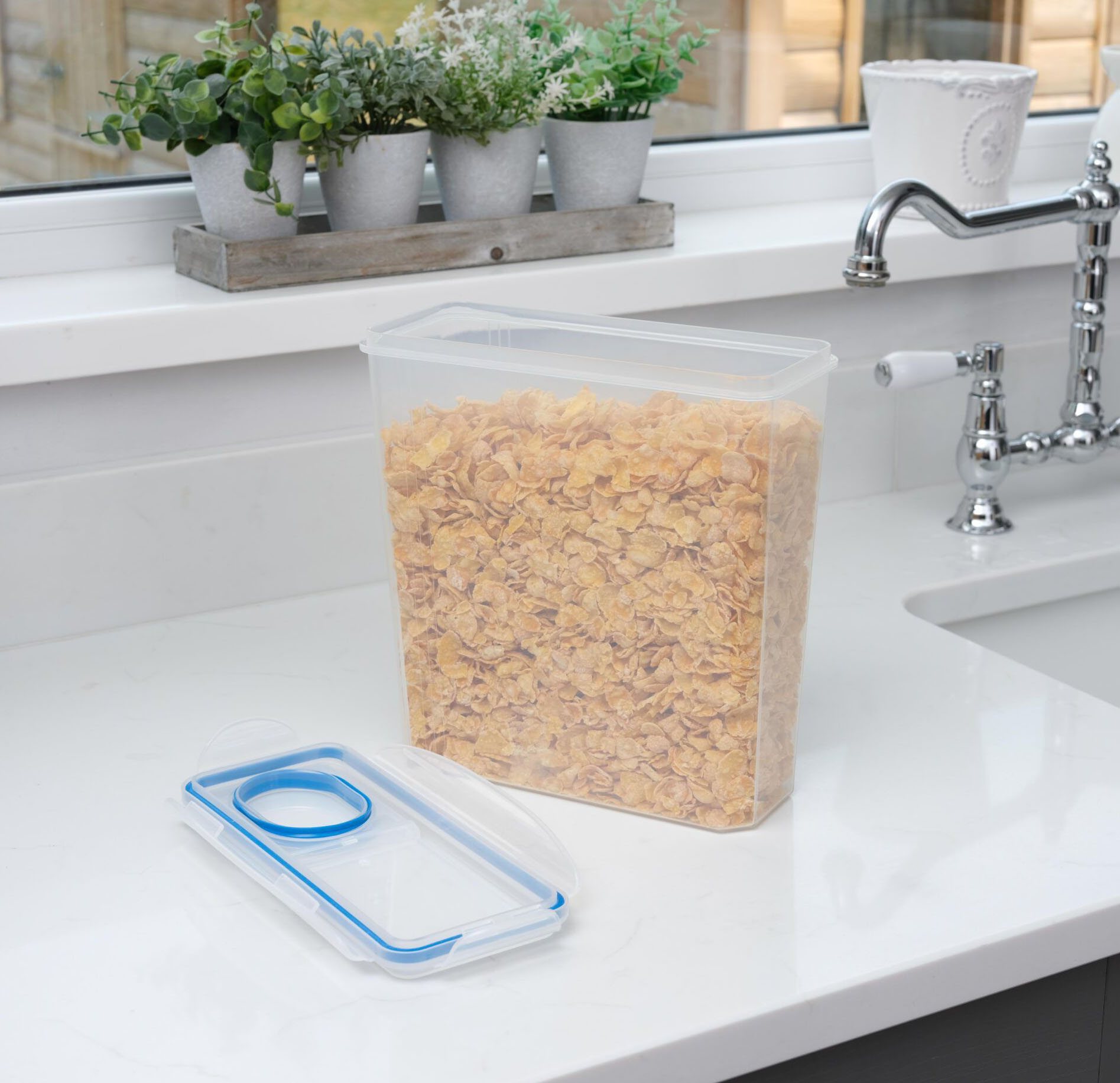 Addis Clip Tight 3.7L Rectangular Cereal Container | Aldiss