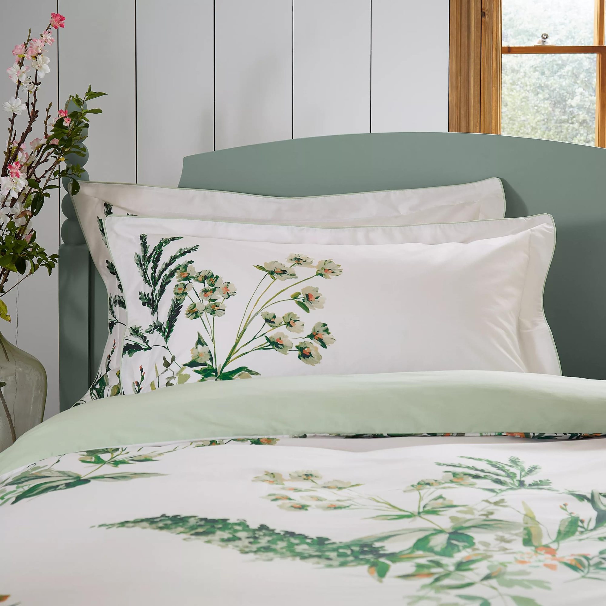 Joules | White Lakeside Floral Duvet Set | Aldiss of Norfolk